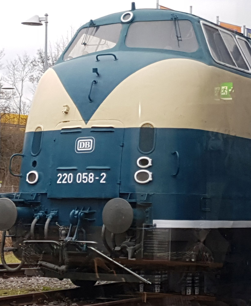 BR 220: Im Technikmuseum Speyer steht sie im Original - Modellbahn ...