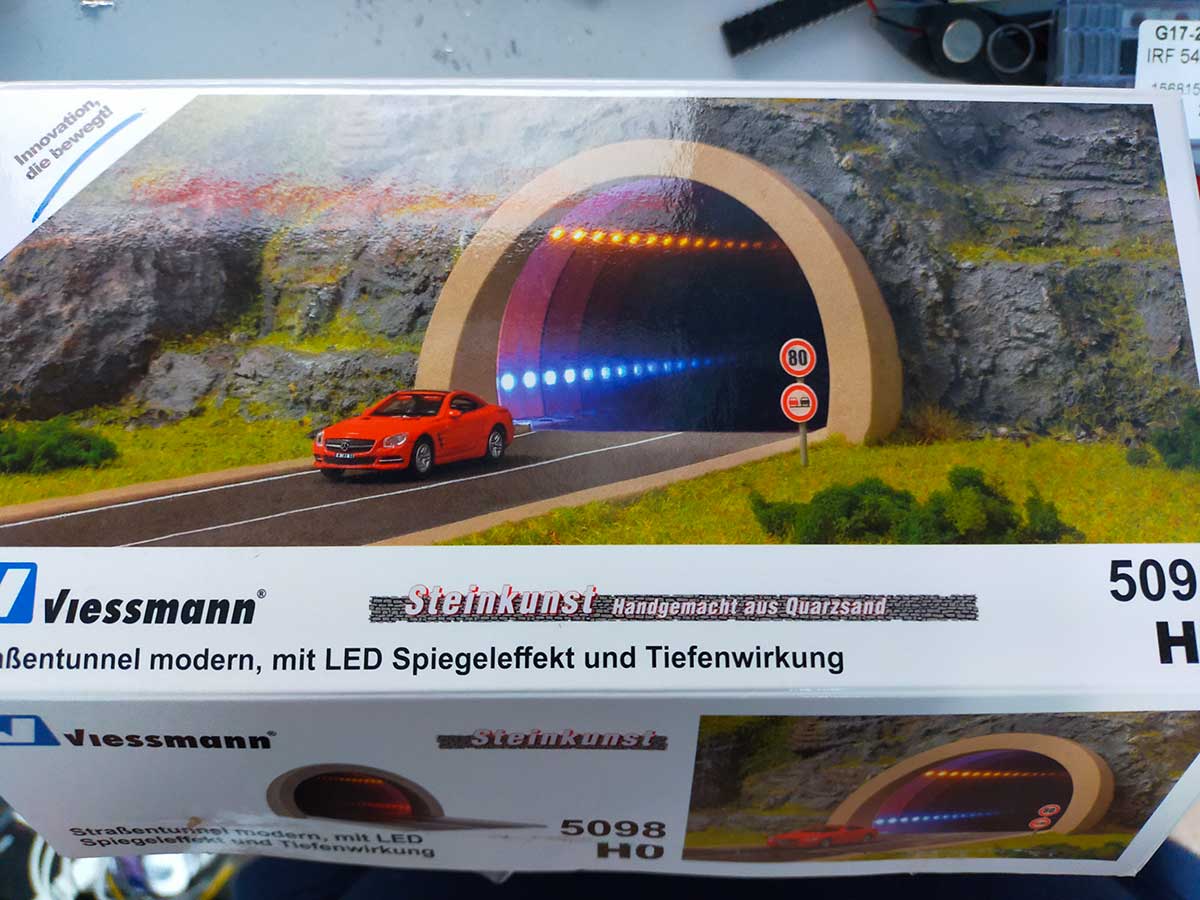 Viessmann Strassentunnel mit LED-Spiegeleffekt Art. Nr. 5098 Art. Nr ...