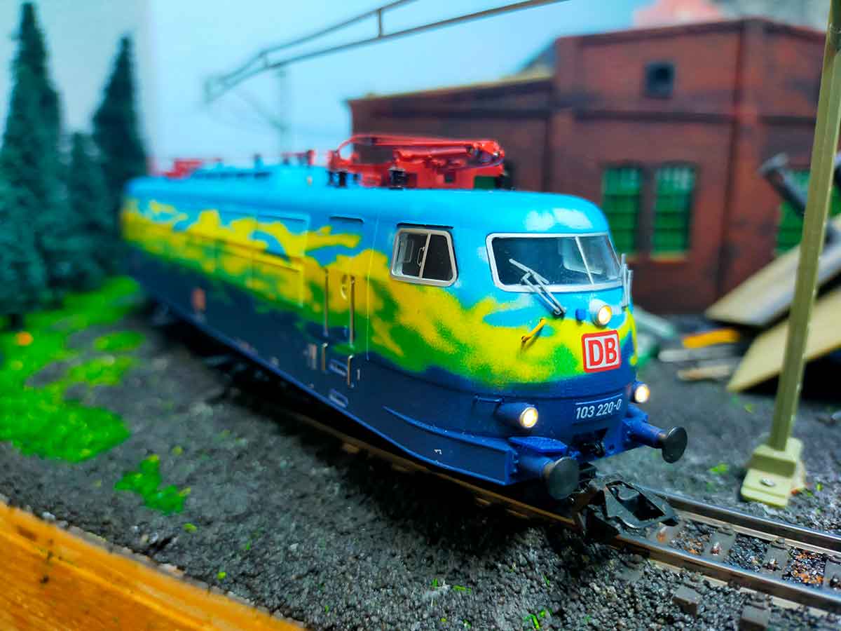 BR 103 220-0 (Tourismus Zug) (Märklin 39171) - Modellbahn-Anlage.de